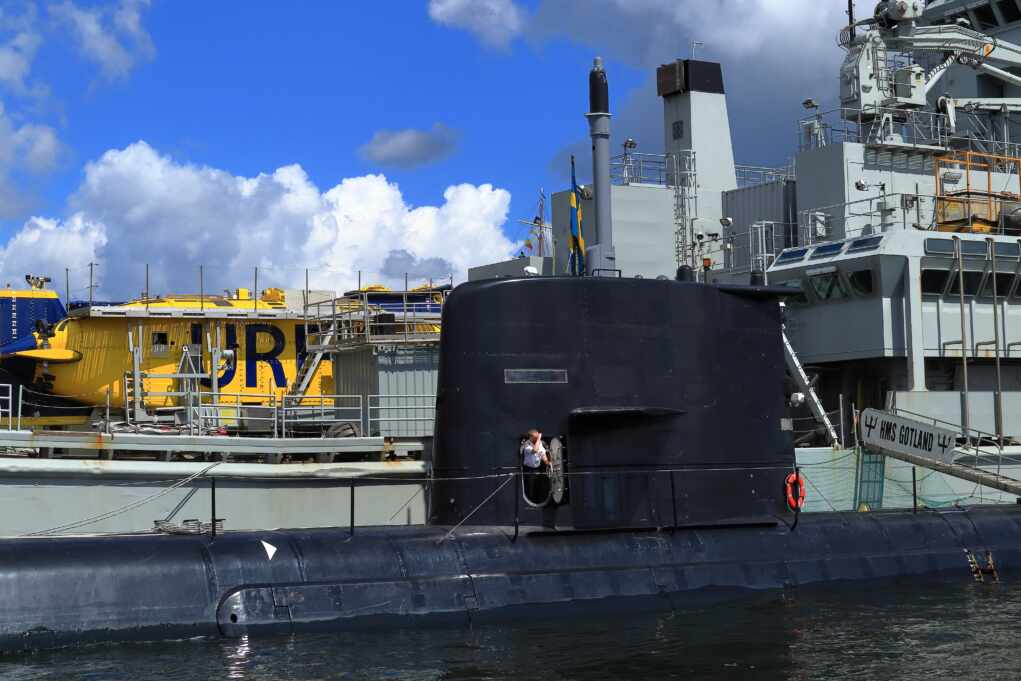 Swedish Submarine OUTSMARTS U.S. Navy Giants | Republican Post